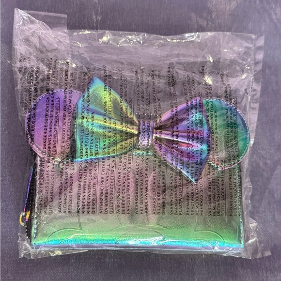 Loungefly | Bags | Nwt Loungefly Disney Minnie Mouse Oil Slick Wallet ...